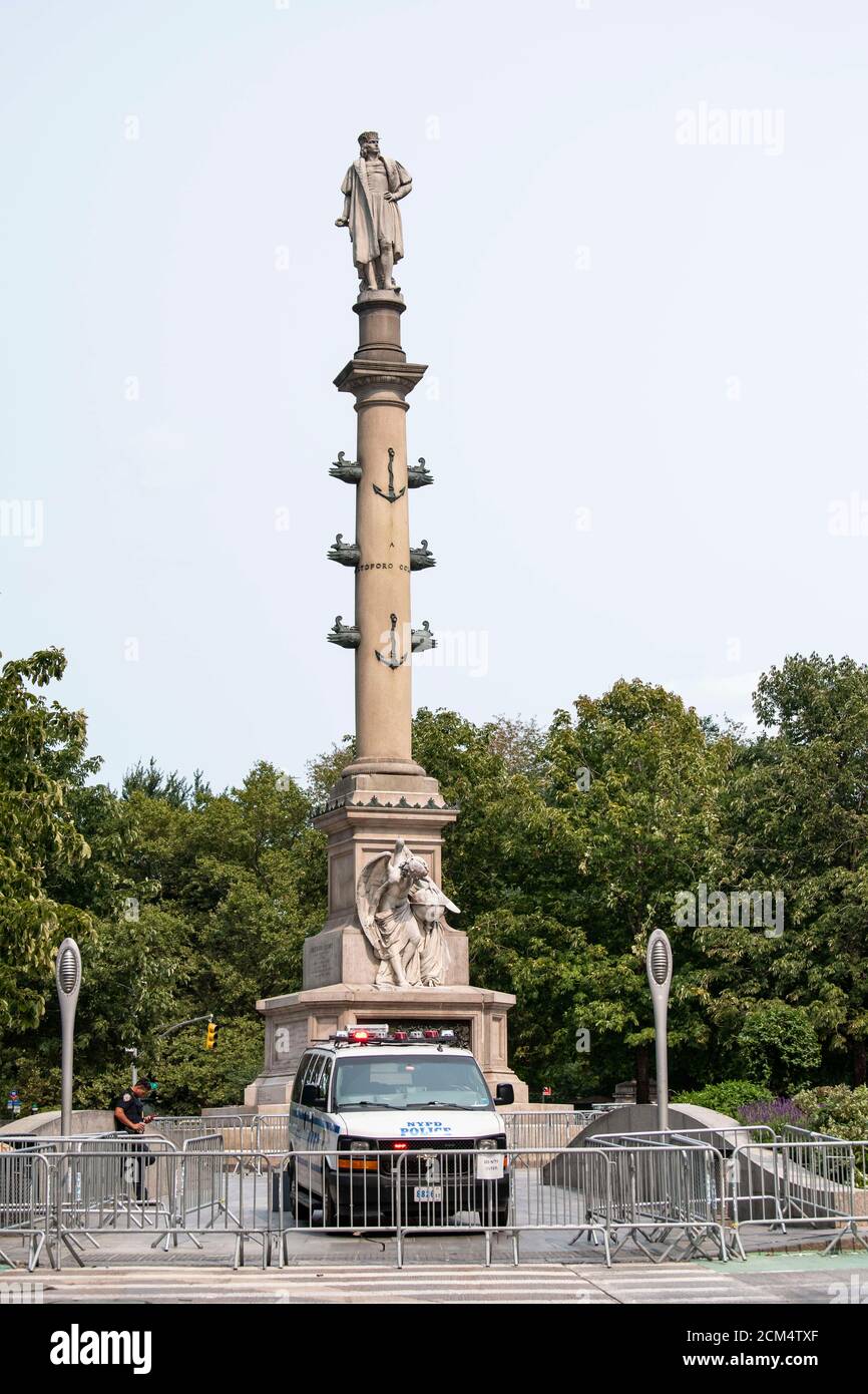 Columbus statue new york protests hi-res stock photography and images ...