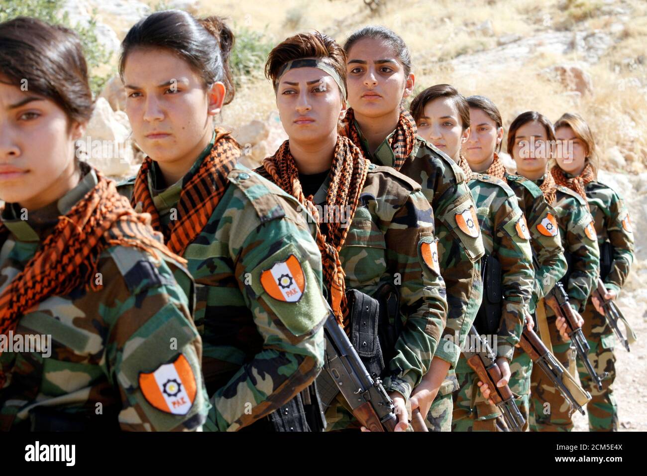 Middle east women military training hi-res stock photography and images ...