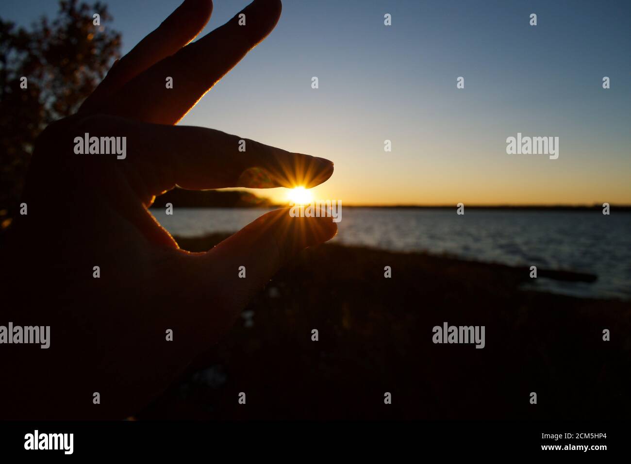 Sun between fingers hi-res stock photography and images - Alamy