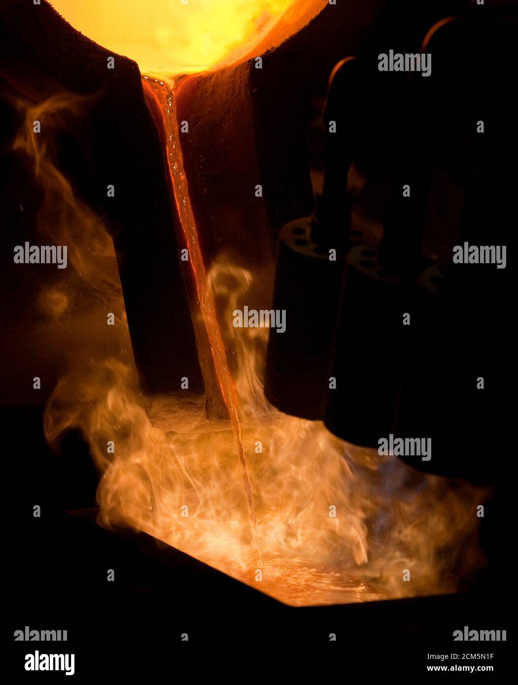 Melted gold smelter hi-res stock photography and images - Alamy