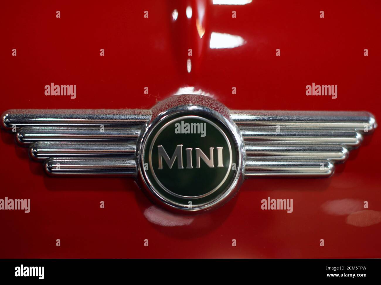 Mini cooper emblem hi-res stock photography and images - Alamy