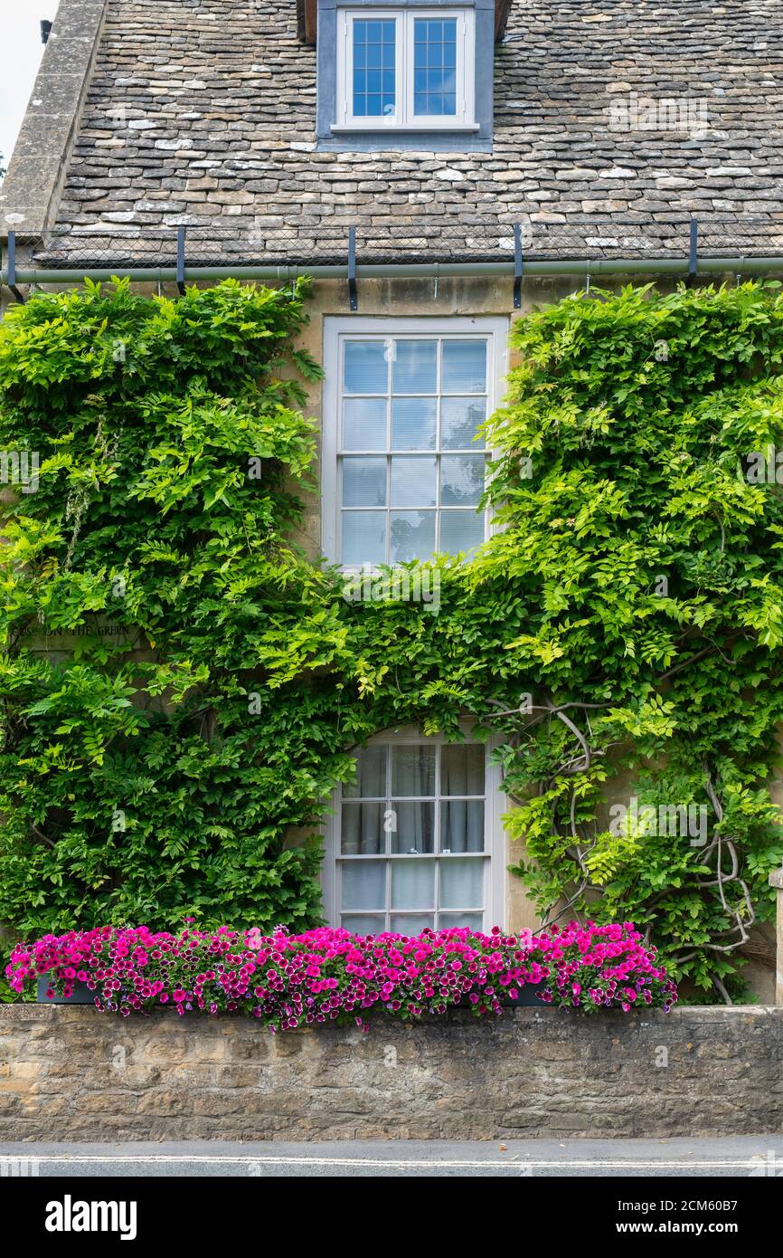 Large cotswold stone house in september. Broadway, Cotswolds ...
