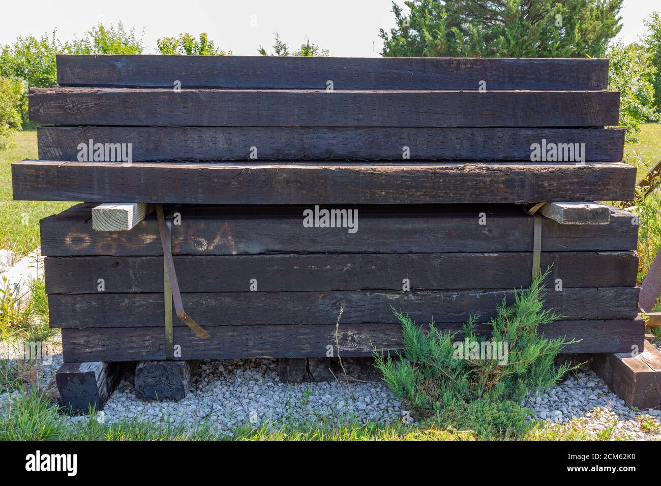Railroad lumber hi-res stock photography and images - Alamy