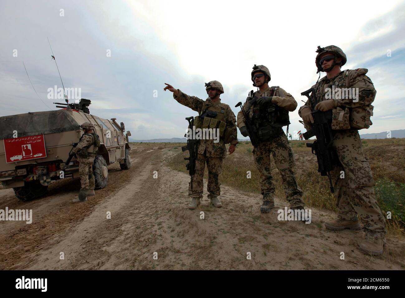 Qrf soldiers hi-res stock photography and images - Alamy