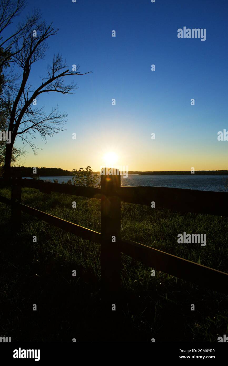 Forced perspective sun hi-res stock photography and images - Alamy