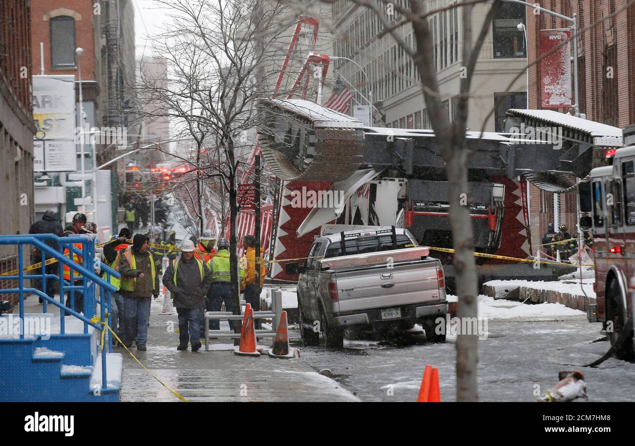 Crane accident new york hi-res stock photography and images - Alamy