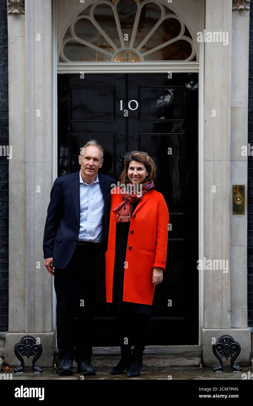 Inventor world wide web hi-res stock photography and images - Alamy