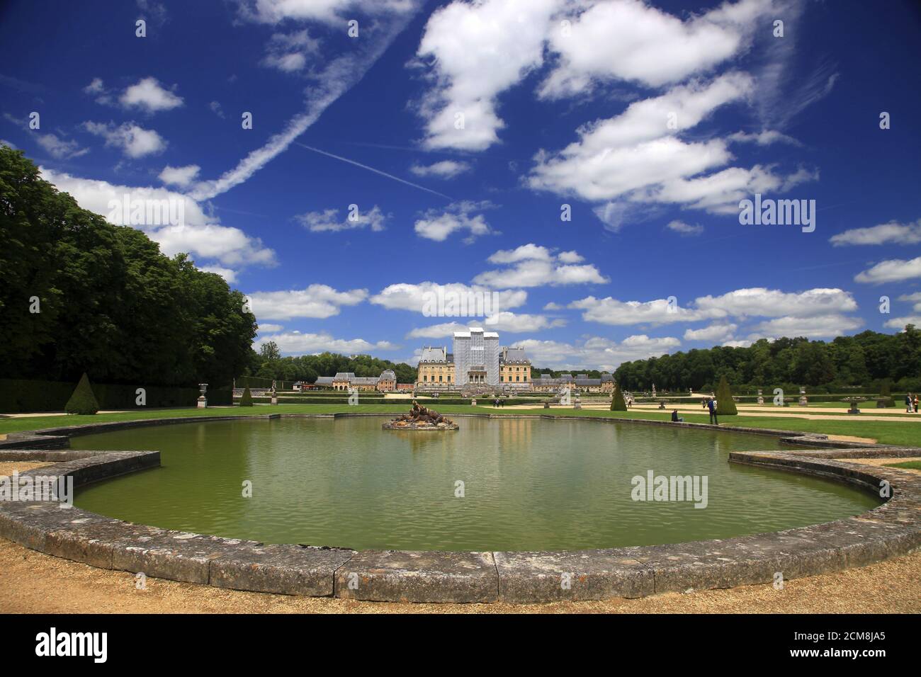France Chateau de Walle Vikant garden fountain Stock Photo - Alamy