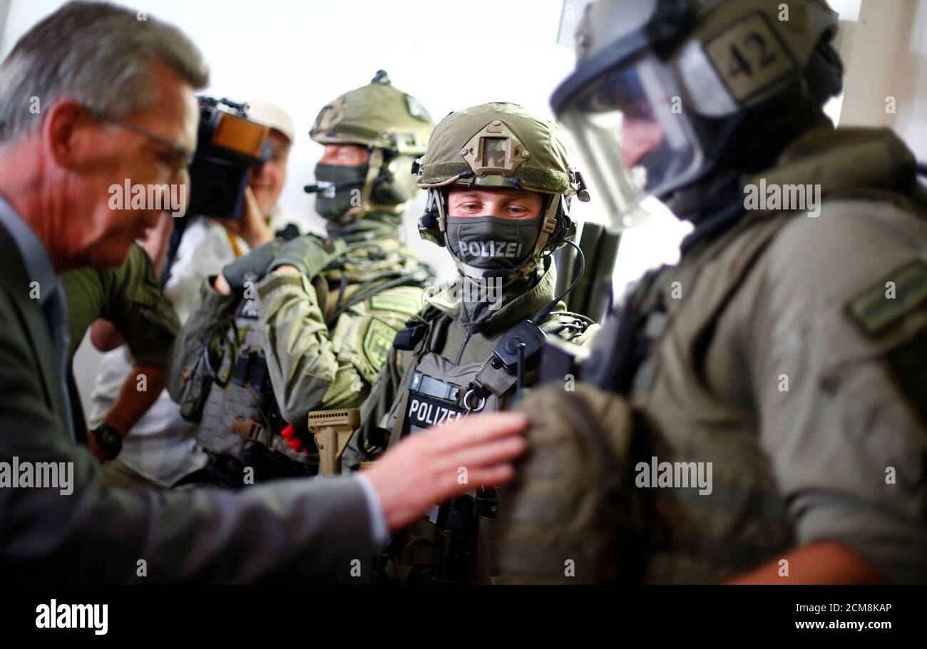 Federal police special units hi-res stock photography and images - Alamy