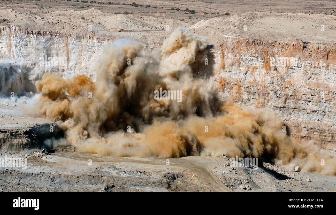 Mine explosions hi-res stock photography and images - Alamy
