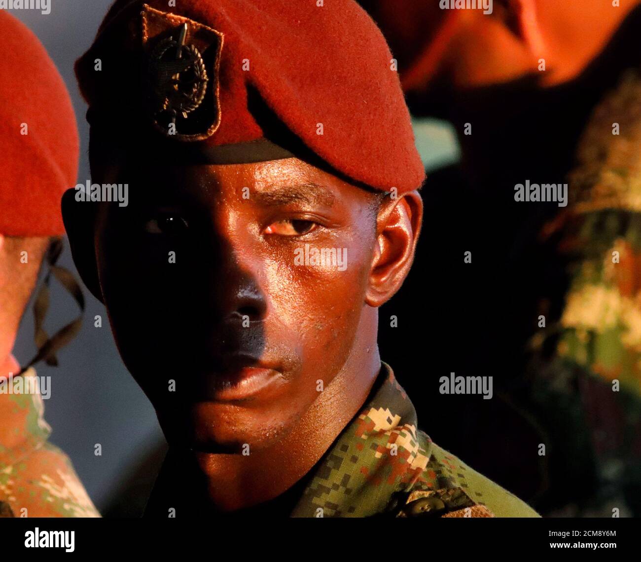 Colombian paratroopers hi-res stock photography and images - Alamy