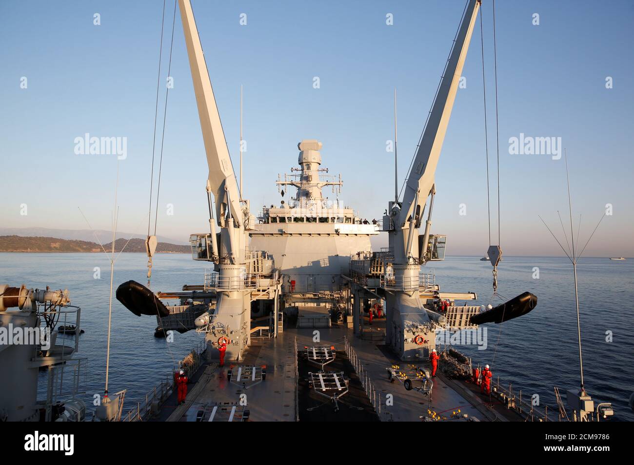 Amphibious landing ship hi-res stock photography and images - Alamy