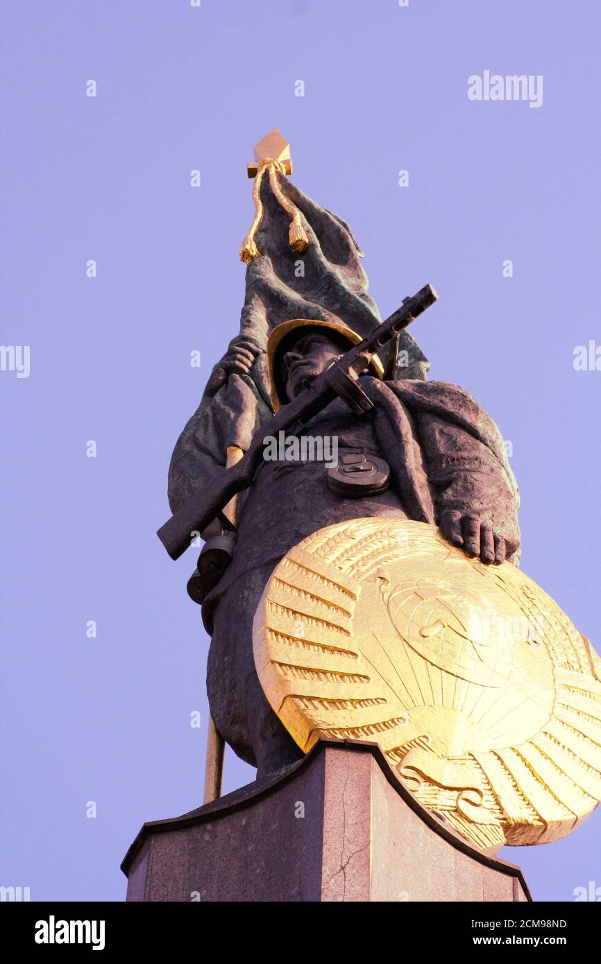 Russian monument vienna hi-res stock photography and images - Alamy