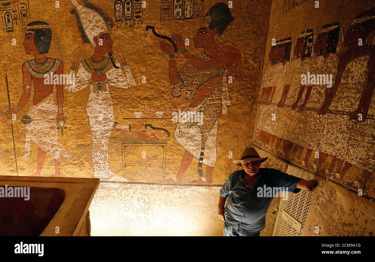 Tutankhamun tomb wall paintings hi-res stock photography and images - Alamy
