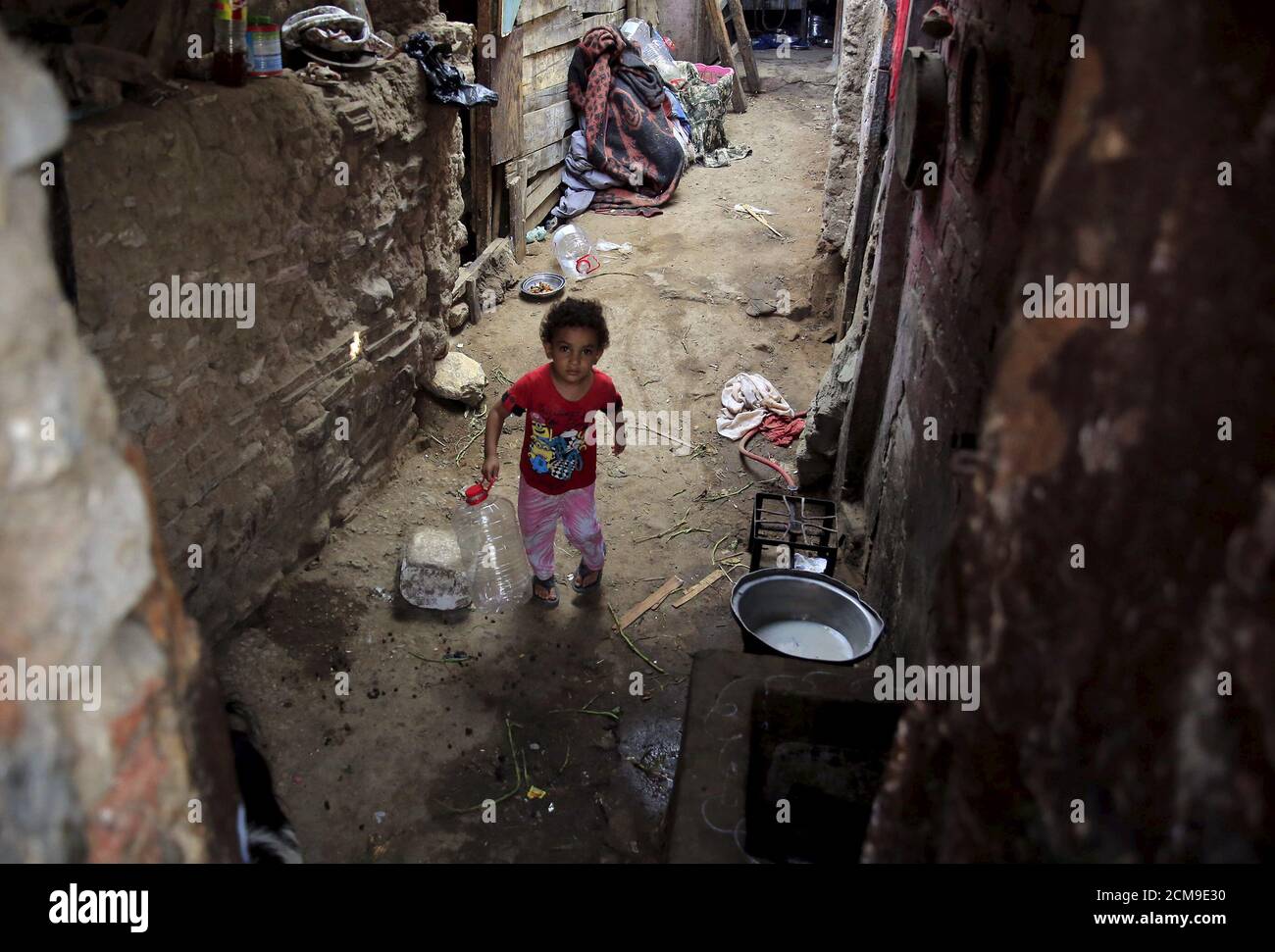Shanty town apartments hi-res stock photography and images - Alamy