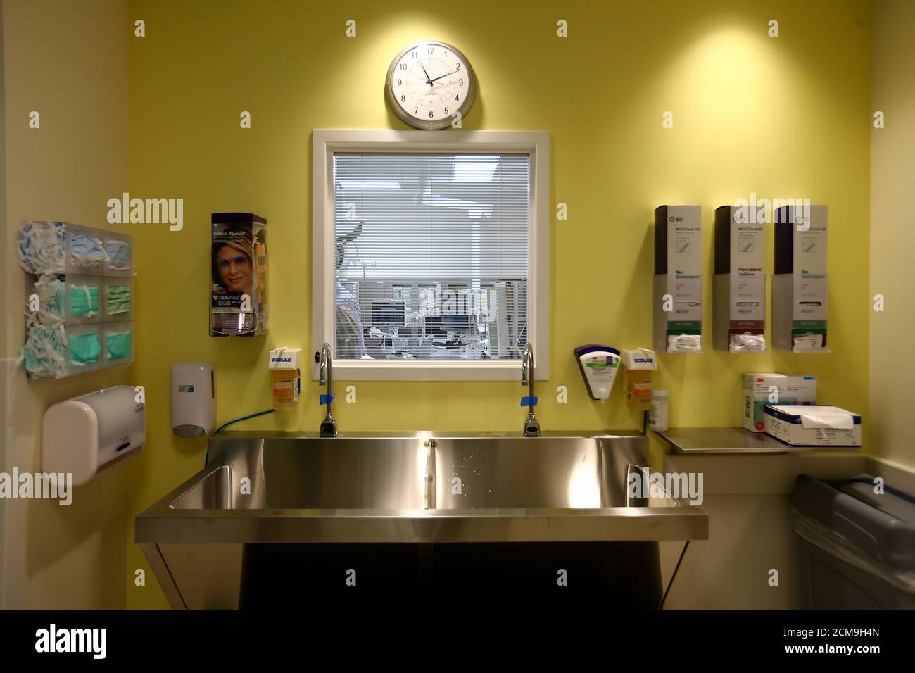 Medical center station hi-res stock photography and images - Alamy
