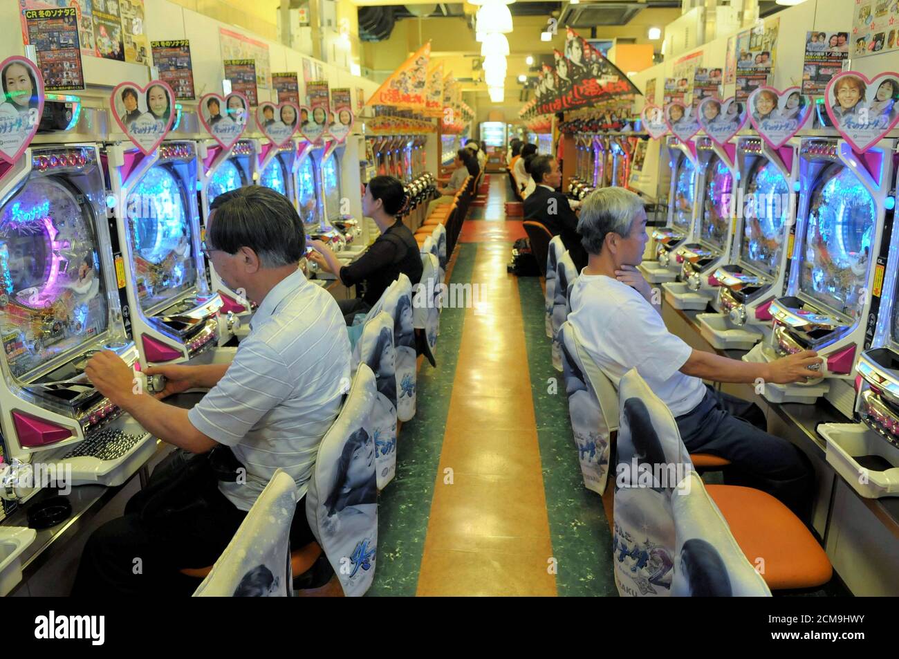 Playing japanese hi-res stock photography and images - Alamy