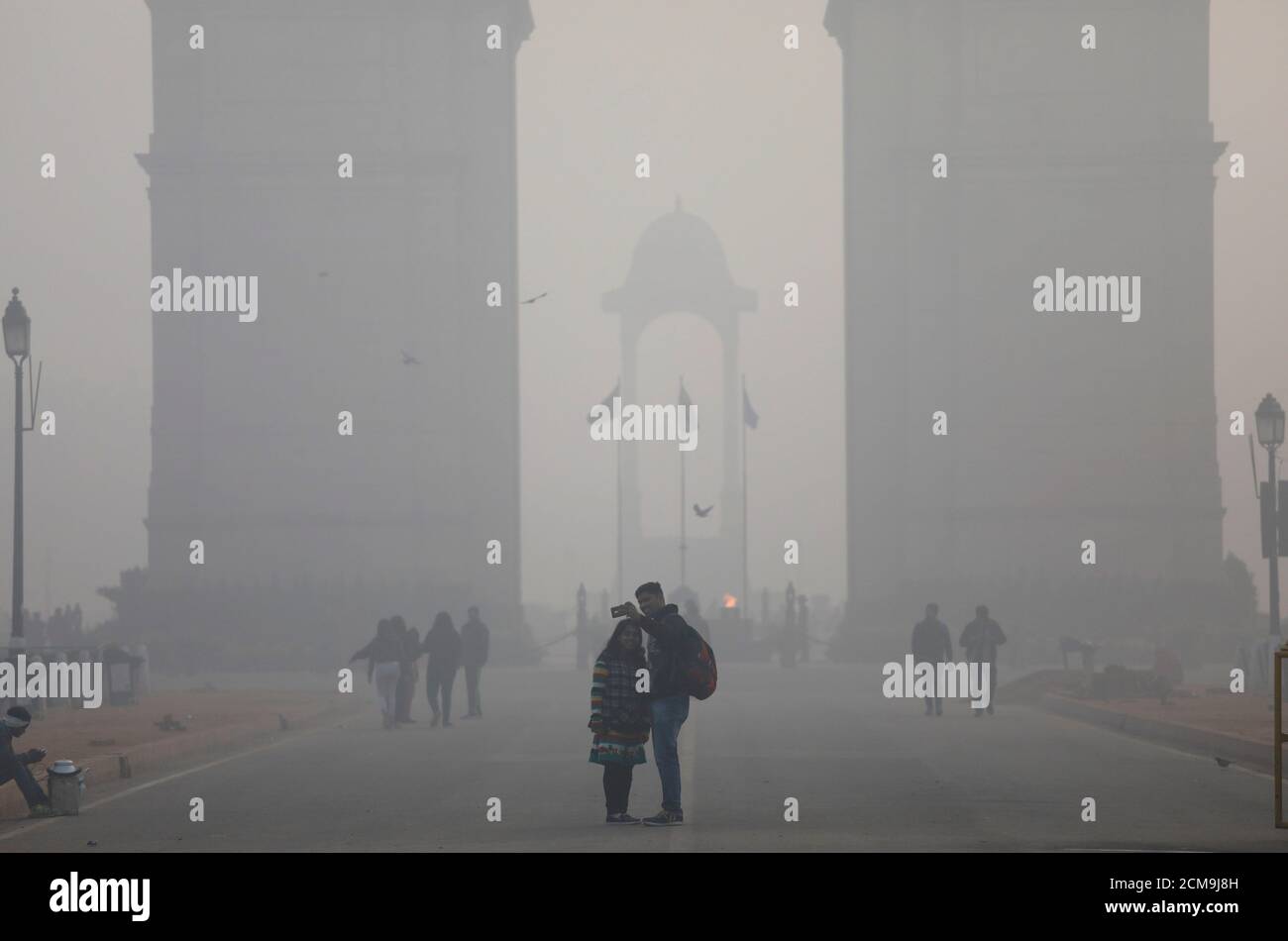Delhi india gate pollution hi-res stock photography and images - Alamy