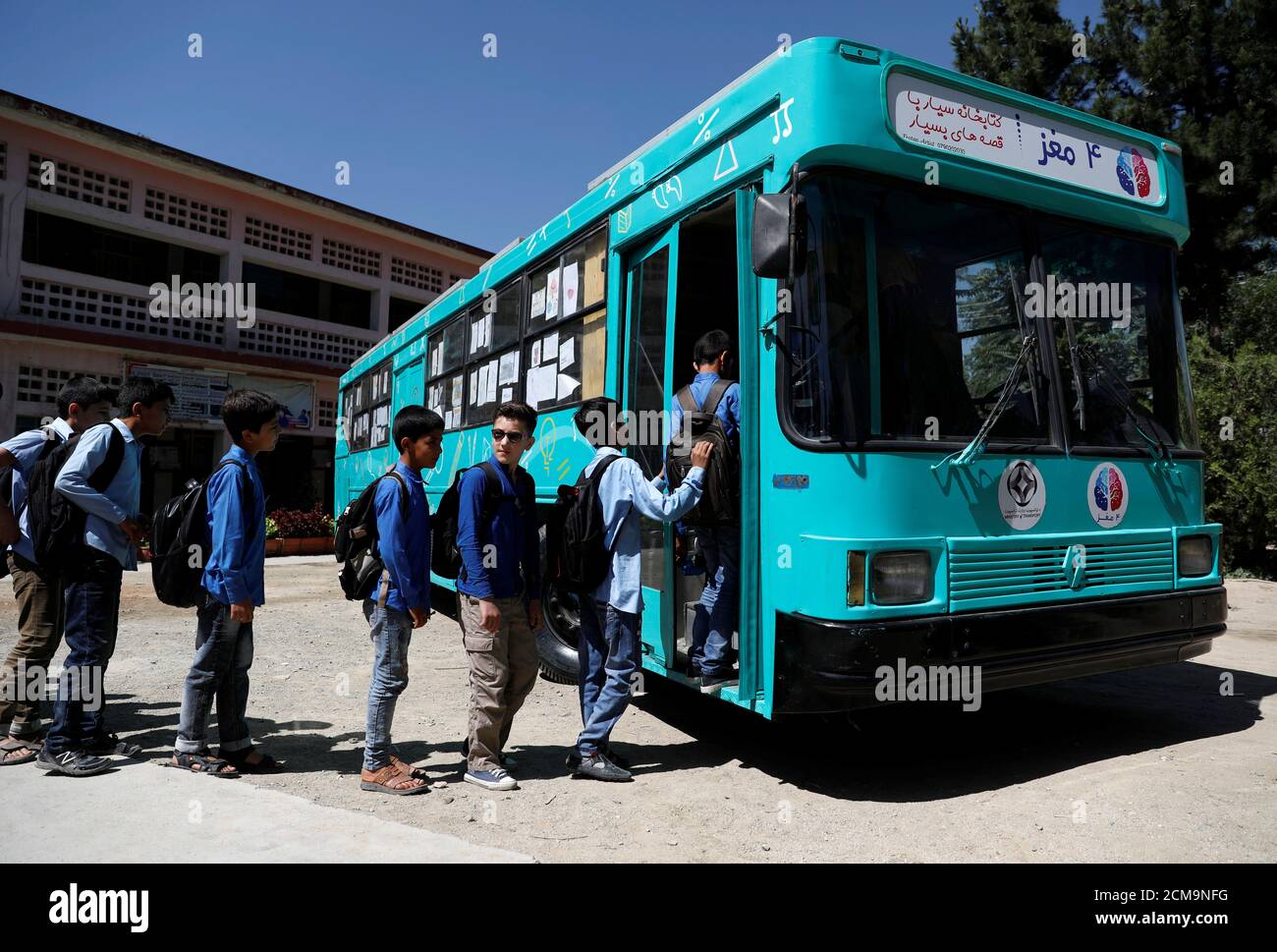 School library bus hi-res stock photography and images - Alamy