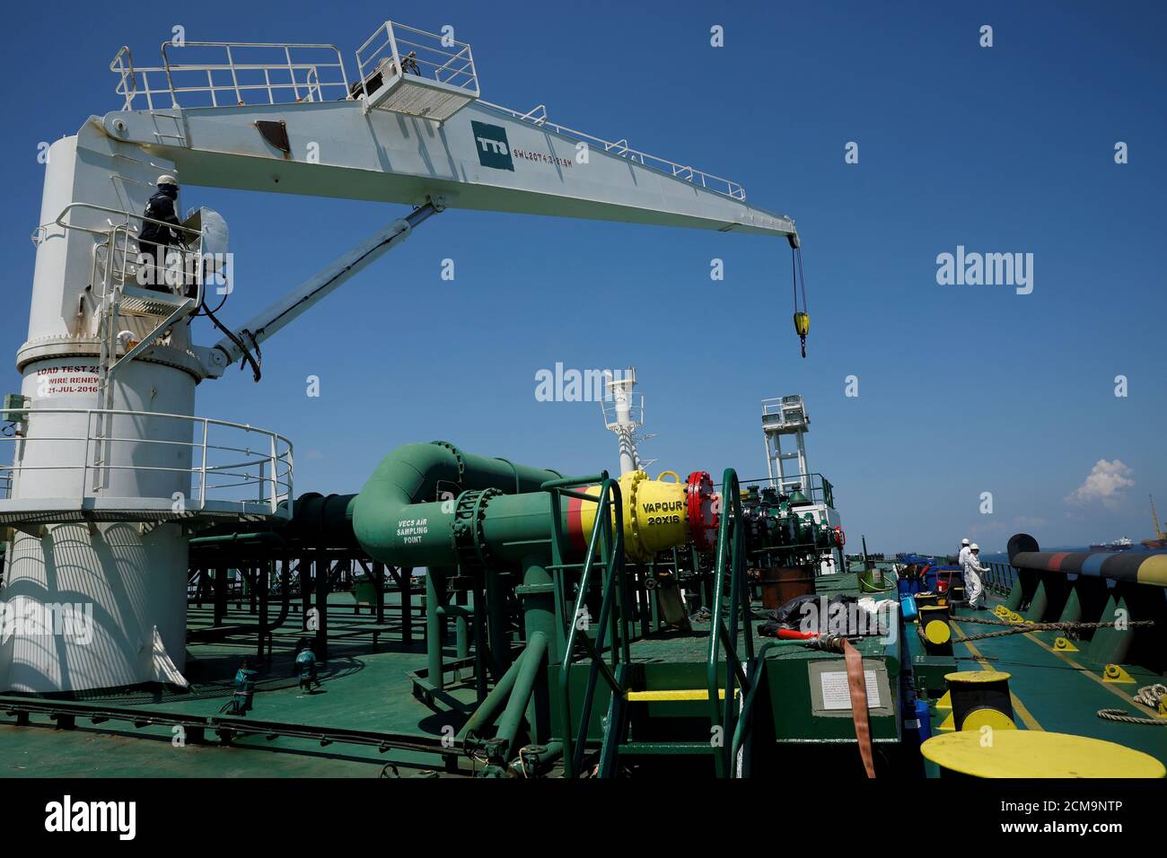 Bunkering singapore hi-res stock photography and images - Alamy