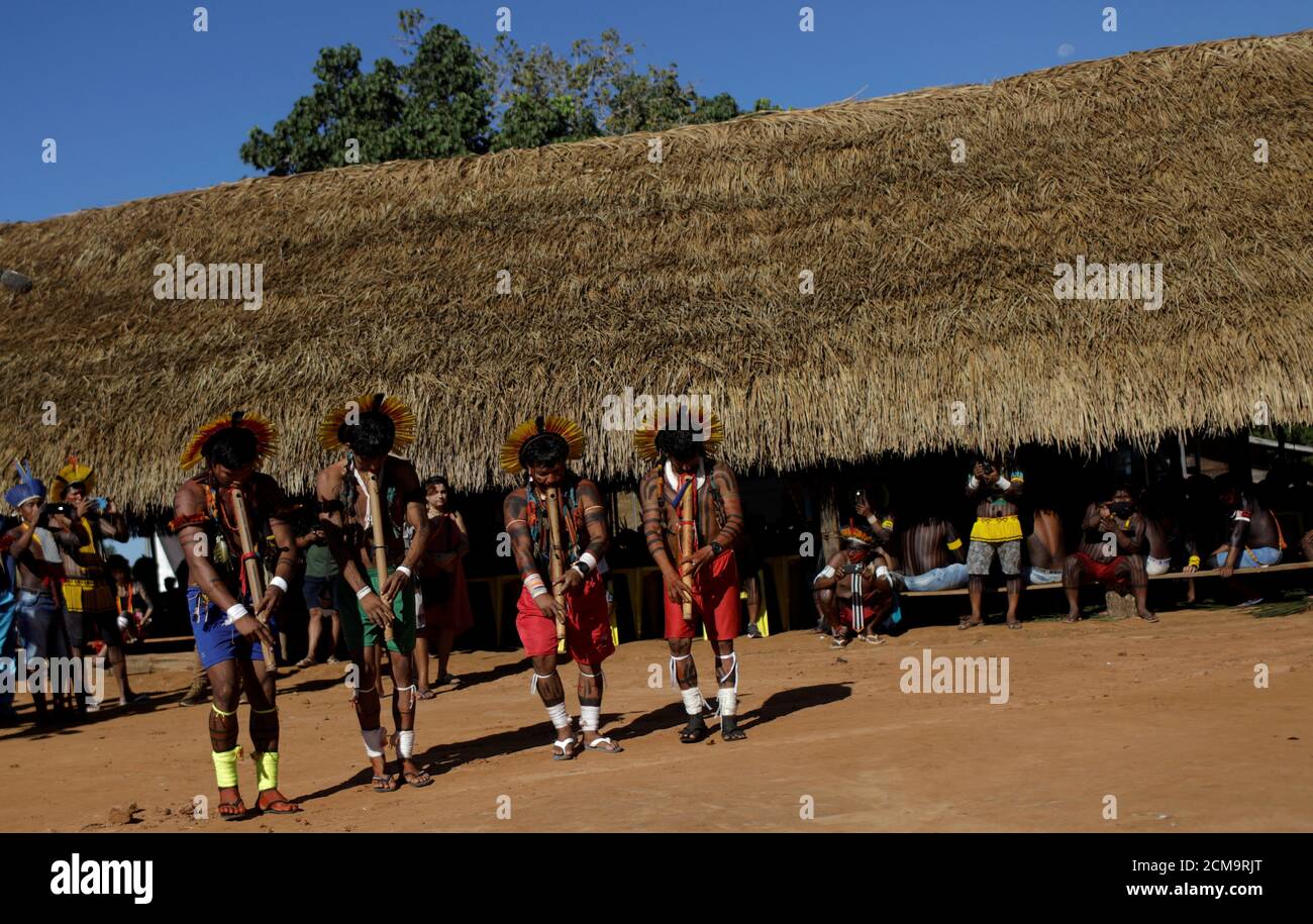 Xingu tribe dance hi-res stock photography and images - Alamy