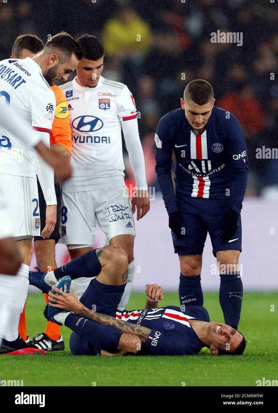 Angel di maria injury hi-res stock photography and images - Alamy