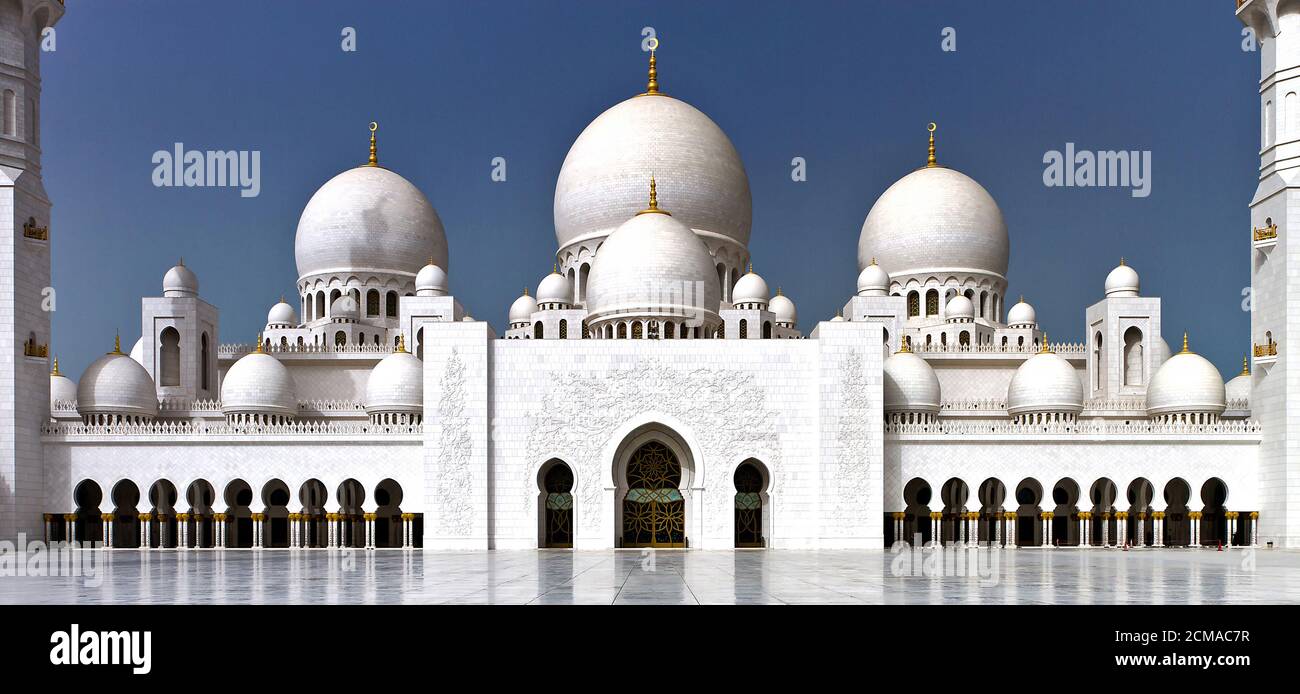 Sheikh Zayed Mosque Stock Photo - Alamy