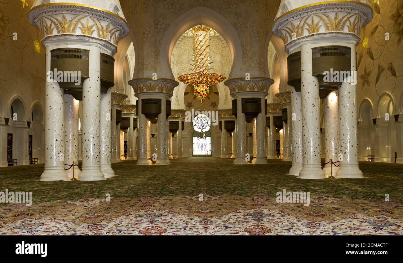 Sheikh Zayed Mosque Stock Photo - Alamy