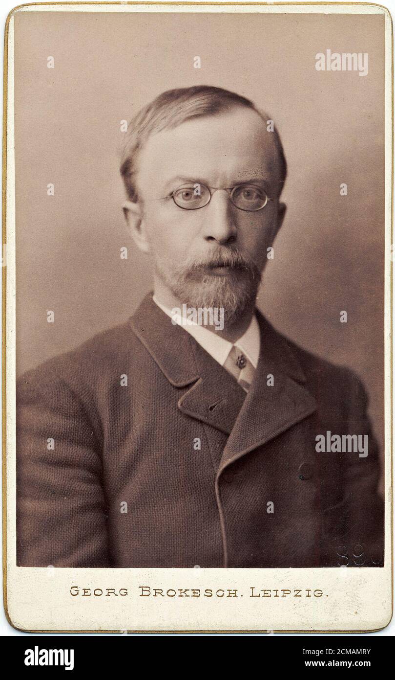 Sinding hi-res stock photography and images - Alamy