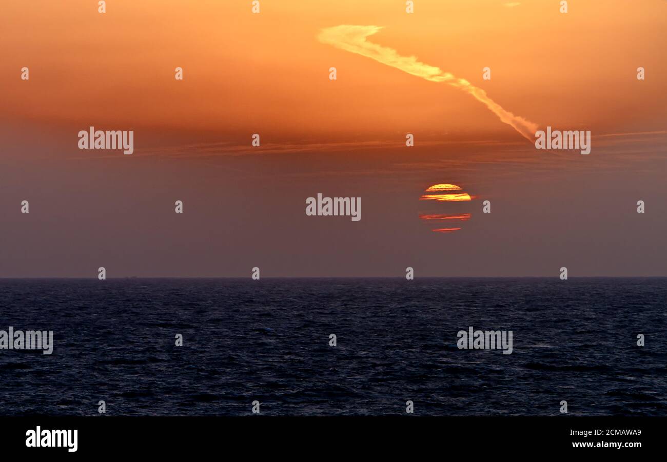Sunset at persian gulf hi-res stock photography and images - Alamy