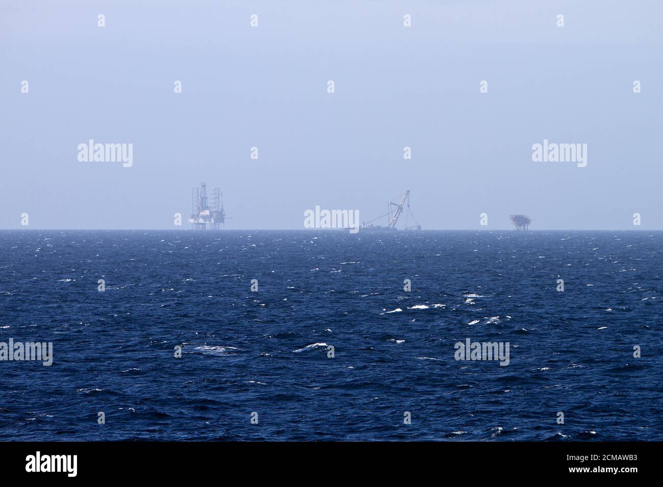 Oman oil rig hi-res stock photography and images - Alamy