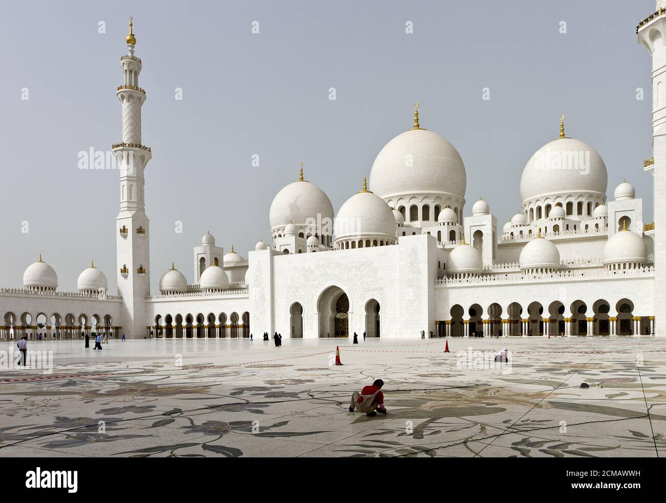 Scheich zayed bin sultan al nahyan moschee hi-res stock photography and ...