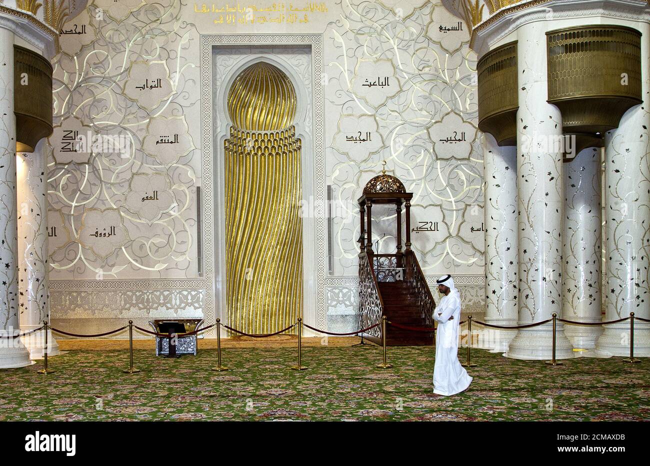 Scheich zayed bin sultan al nahyan moschee hi-res stock photography and ...