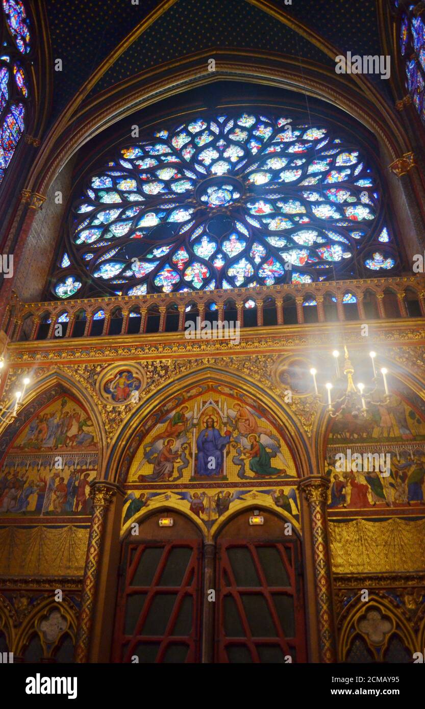 Rosette window hi-res stock photography and images - Alamy