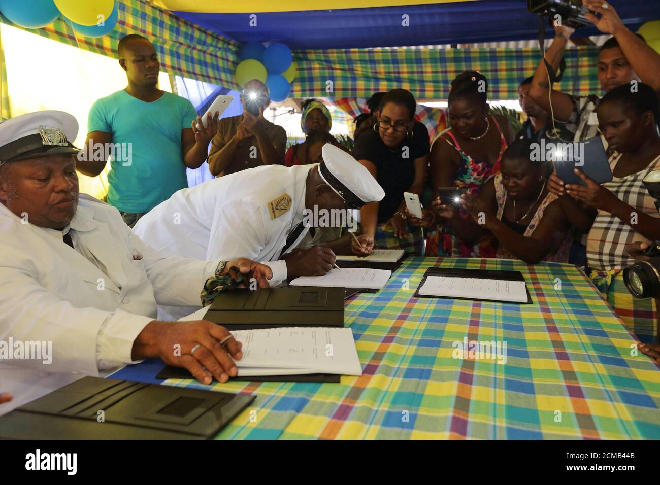 Suriname help hi-res stock photography and images - Alamy