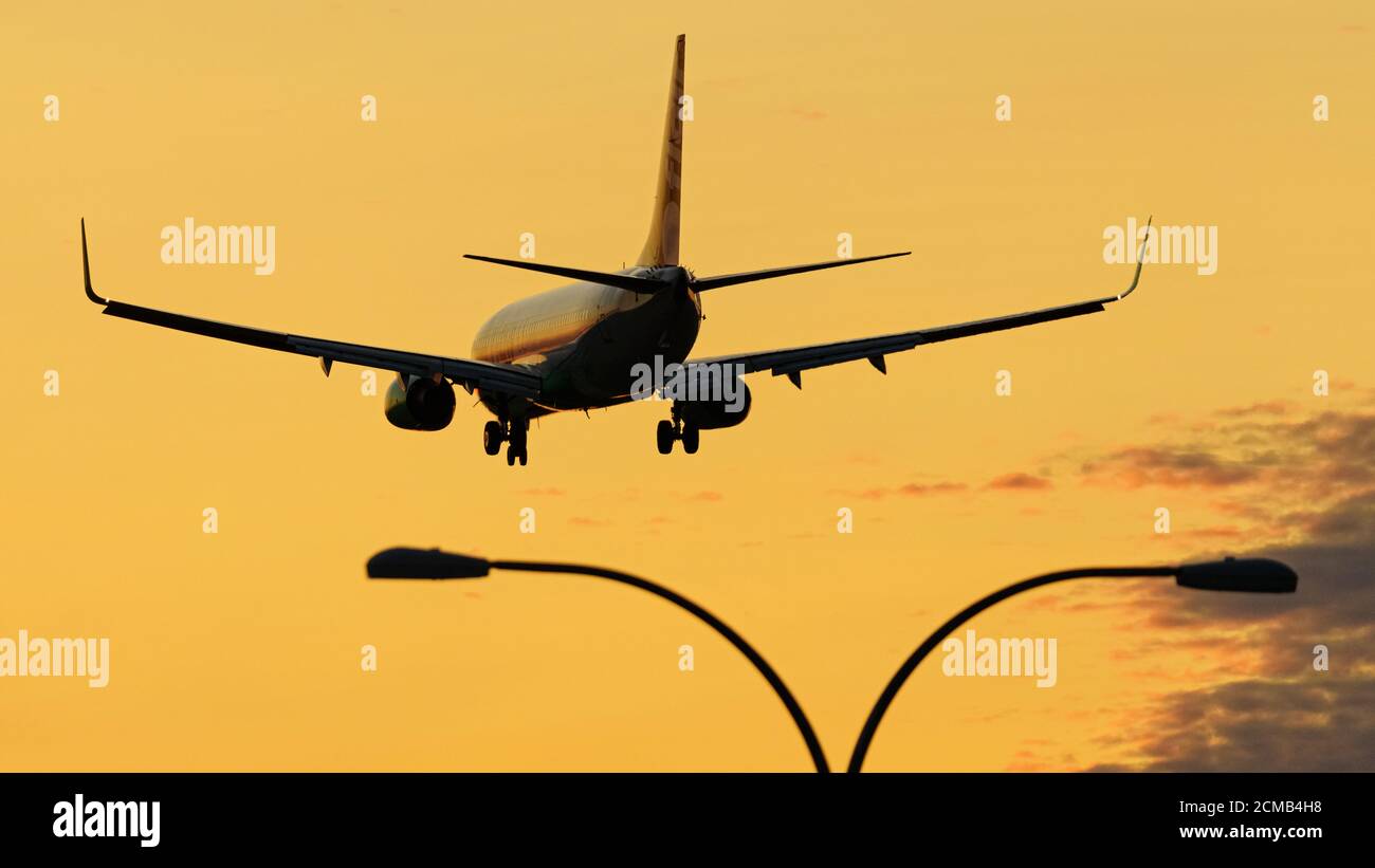 Flair airlines boeing 737 hi-res stock photography and images - Alamy