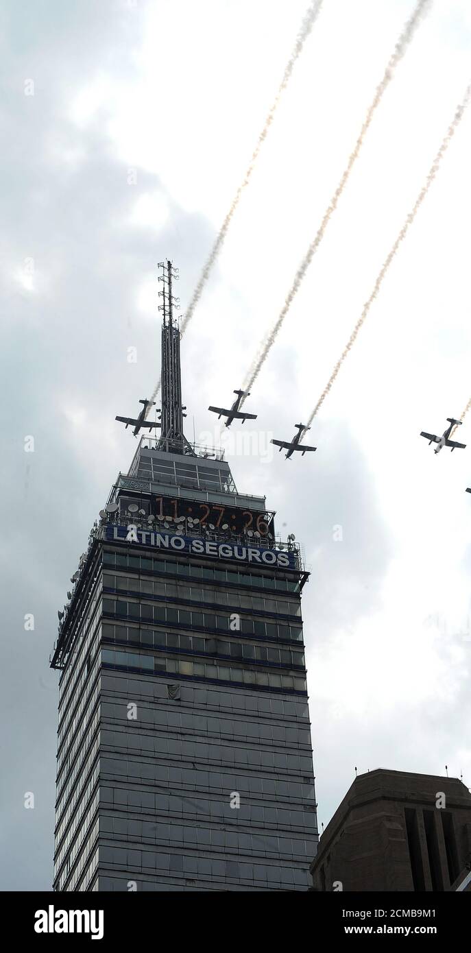 Non Exclusive: MEXICO CITY, MEXICO - SEPTEMBER 16 : Air force fly over ...