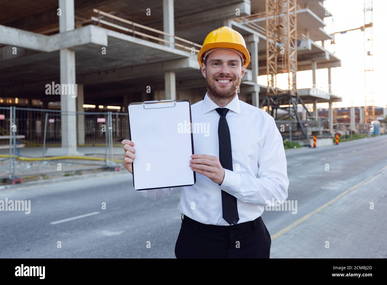 Worker clipboard house hi-res stock photography and images - Alamy