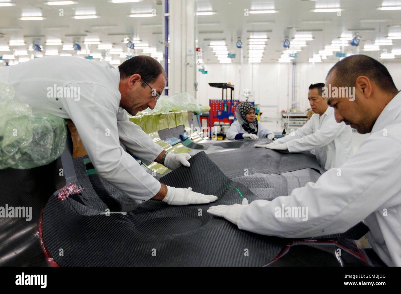Clean room manufacturing hi-res stock photography and images - Alamy