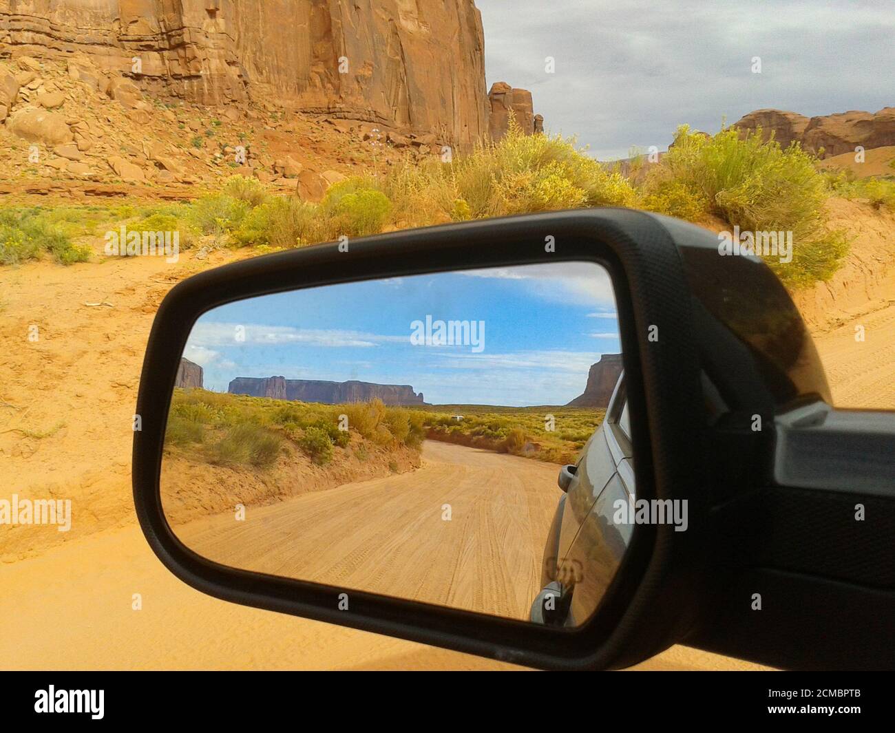 Road behind monument valley hi-res stock photography and images - Alamy