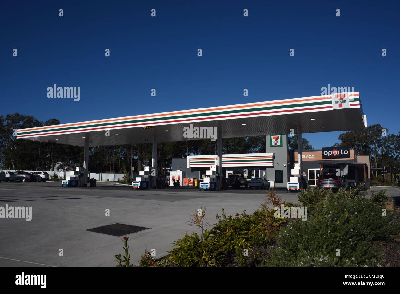Mobil petrol station hi-res stock photography and images - Alamy