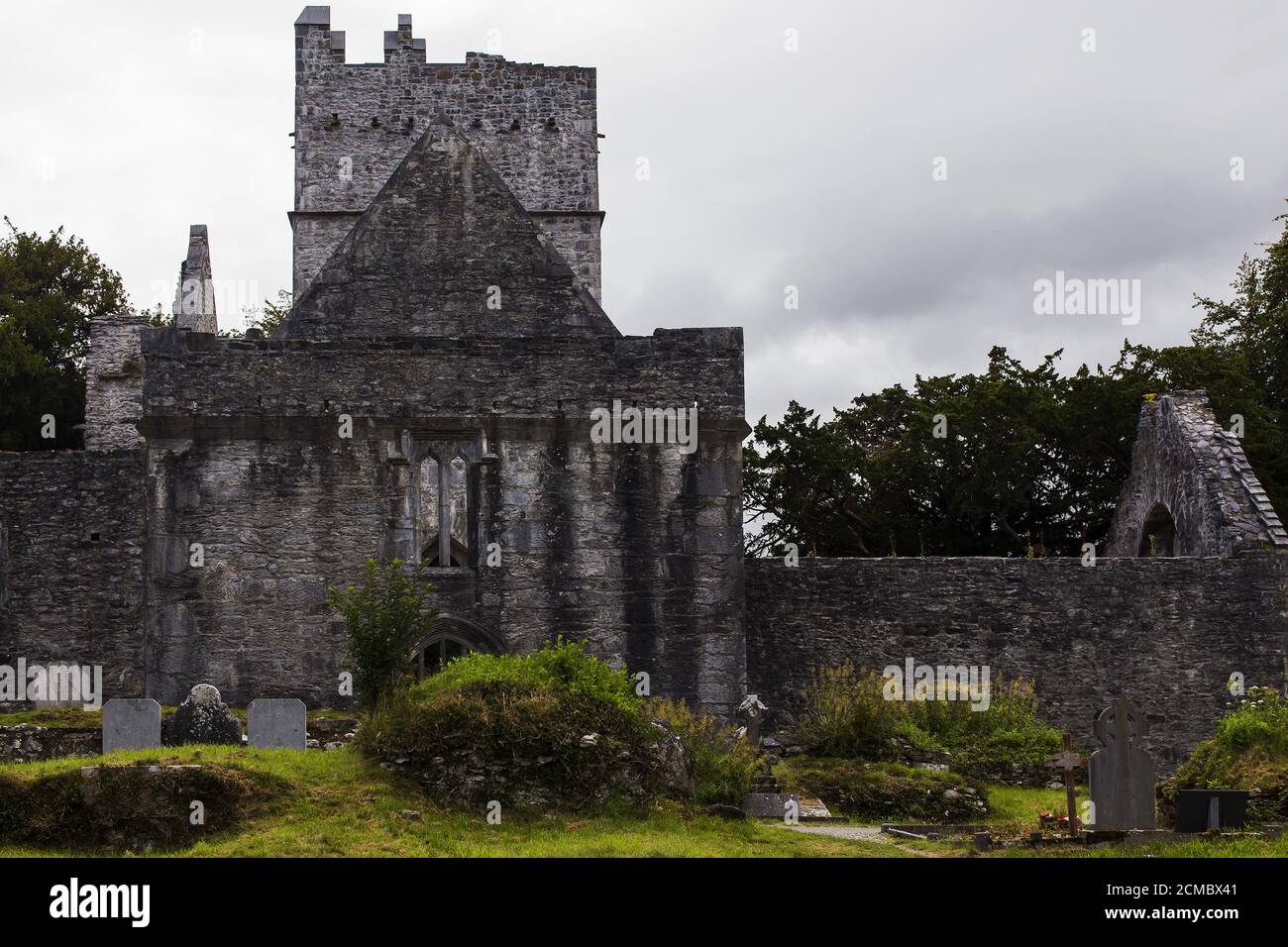 Muckross abbey hi-res stock photography and images - Alamy