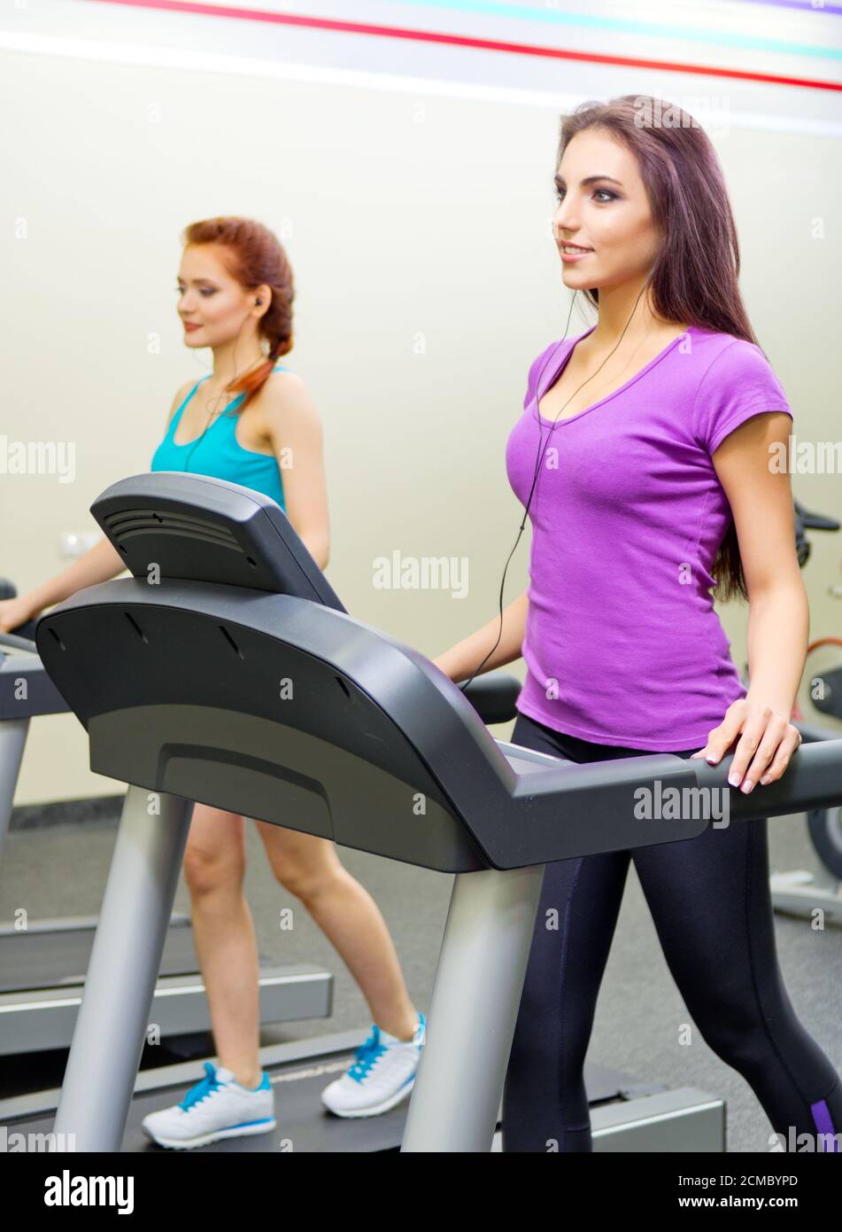 Two sporty girls at fitness club Stock Photo - Alamy