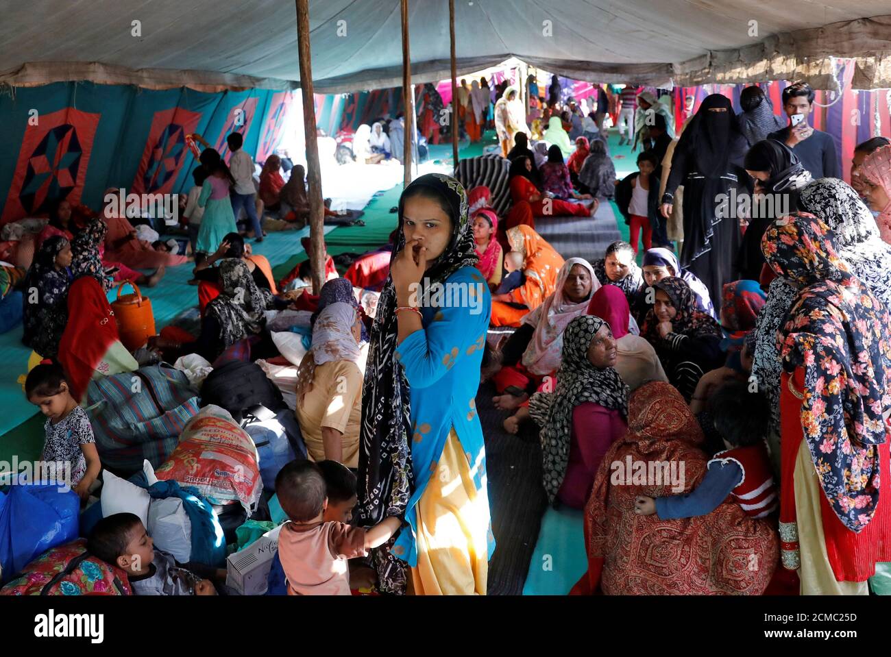 Hindu muslim riot hi-res stock photography and images - Alamy