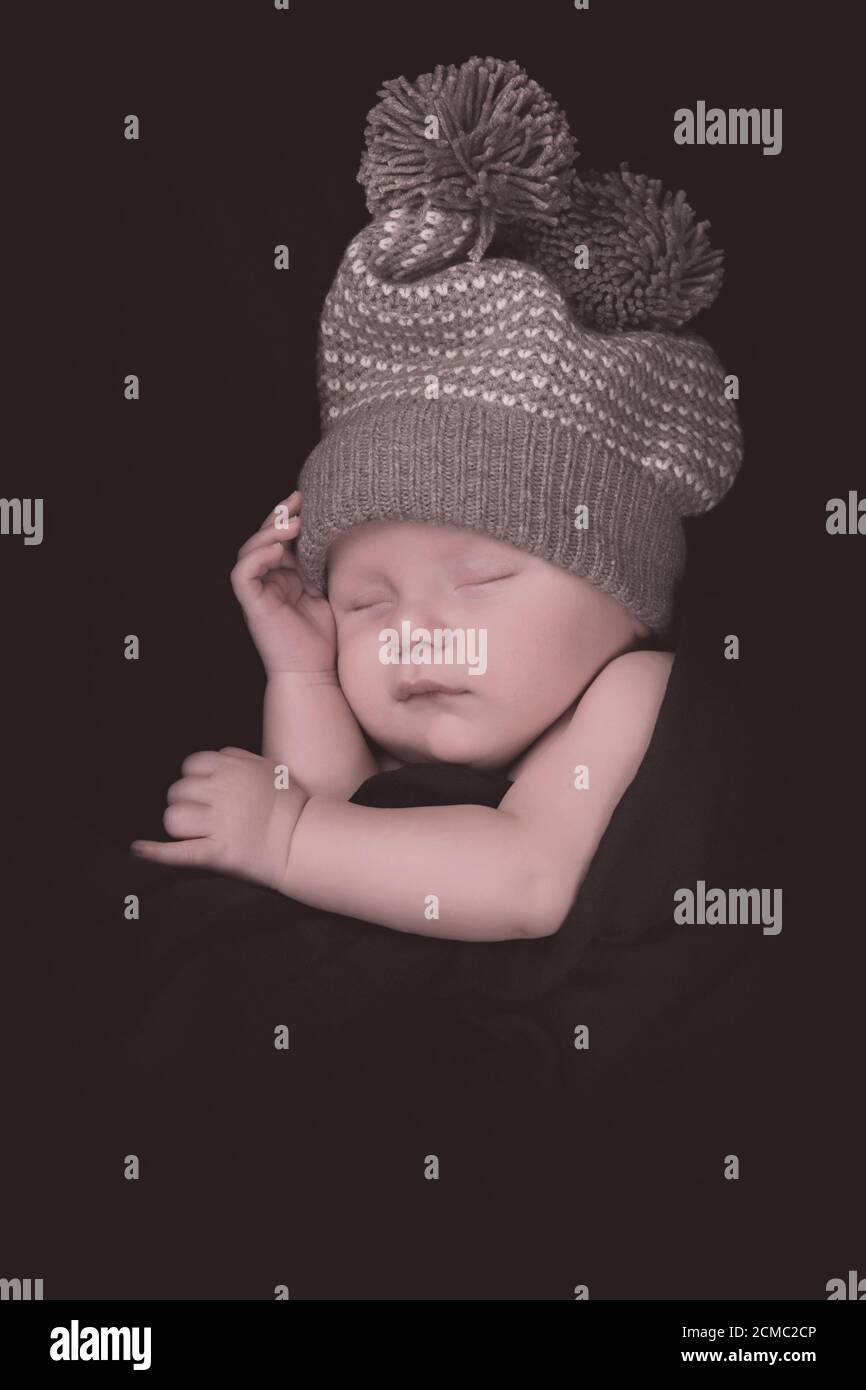Newborn napping hi-res stock photography and images - Alamy