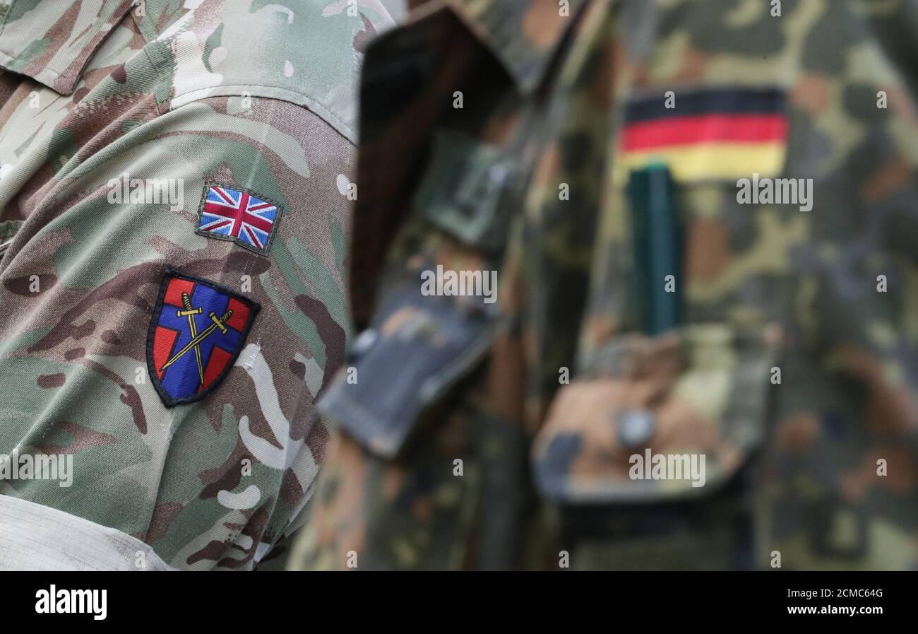 16 September 2020, North Rhine-Westphalia, Paderborn: A British colonel ...