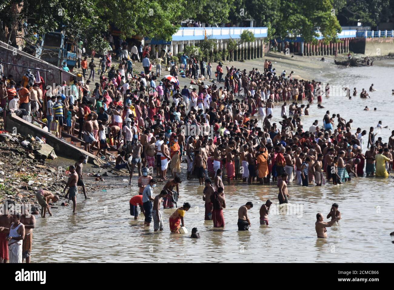 Tarpana, the Hindu ritual for the sacrament of offering water and food ...