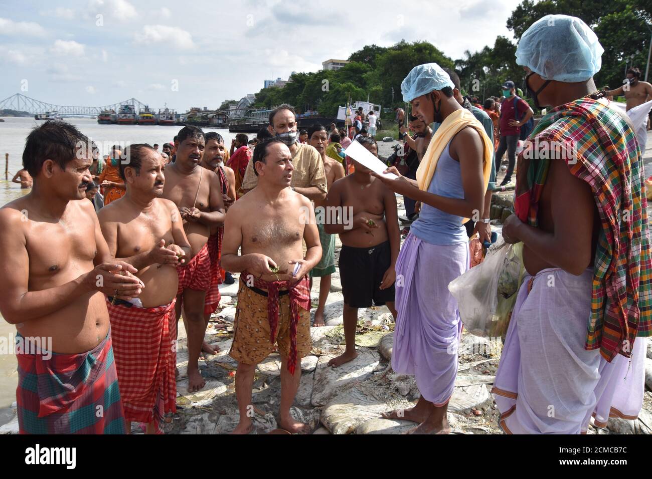 Tarpana, the Hindu ritual for the sacrament of offering water and food ...