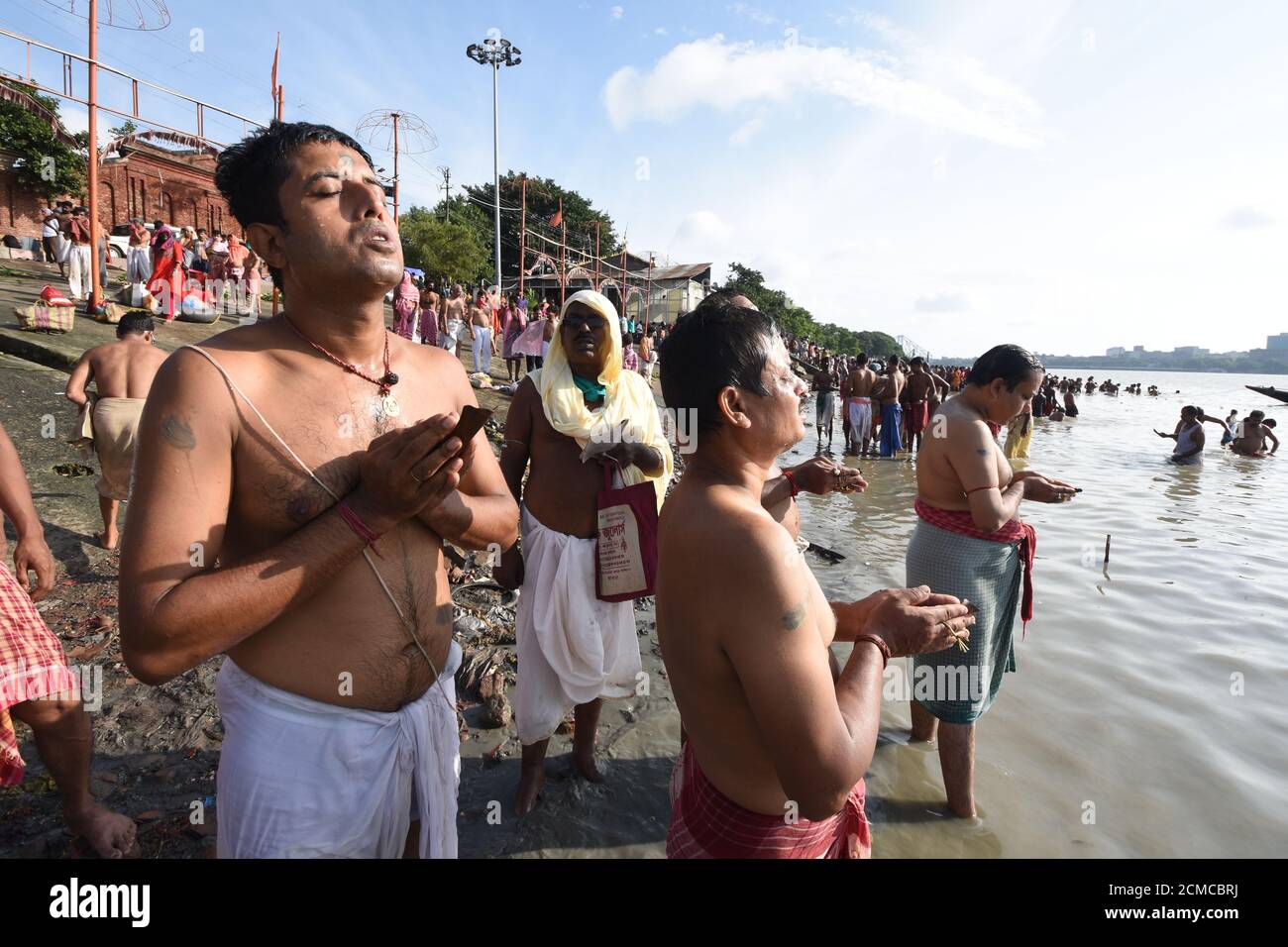 Tarpana, the Hindu ritual for the sacrament of offering water and food ...