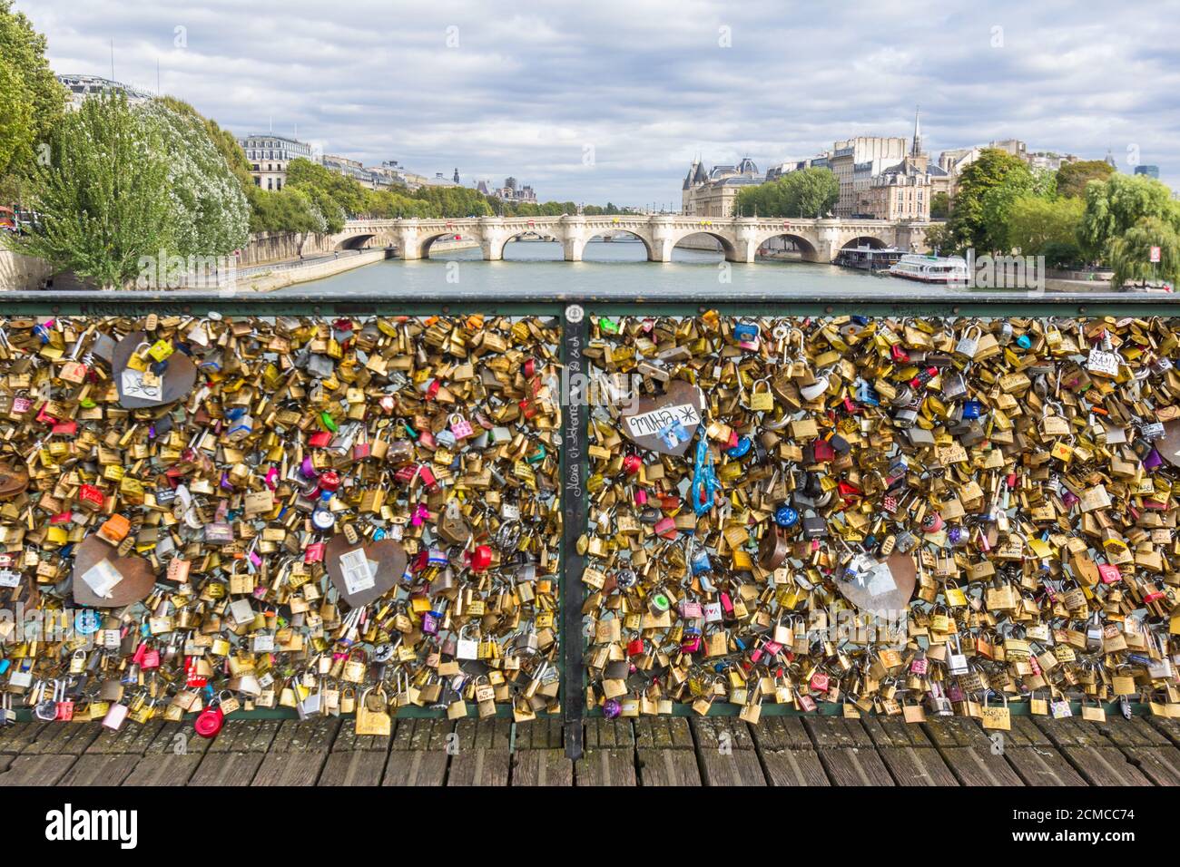 Love locks at the Pont des Arts in Paris Stock Photo - Alamy
